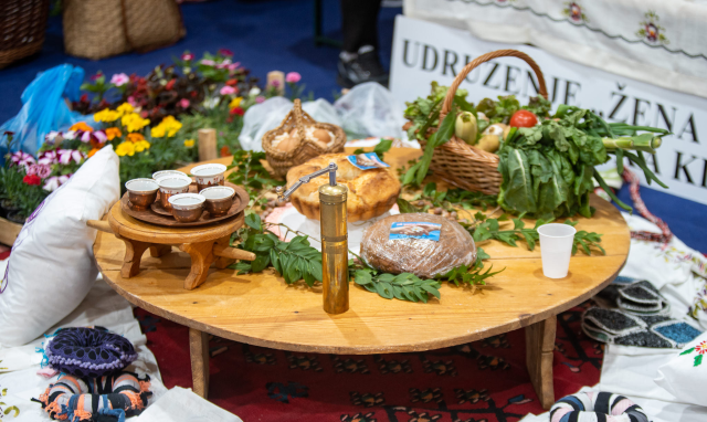 Veliko zanimanje učesnica za "Bosansku sofru" u okviru Sajma List 2023. (VIDEO) - RTV Lukavac