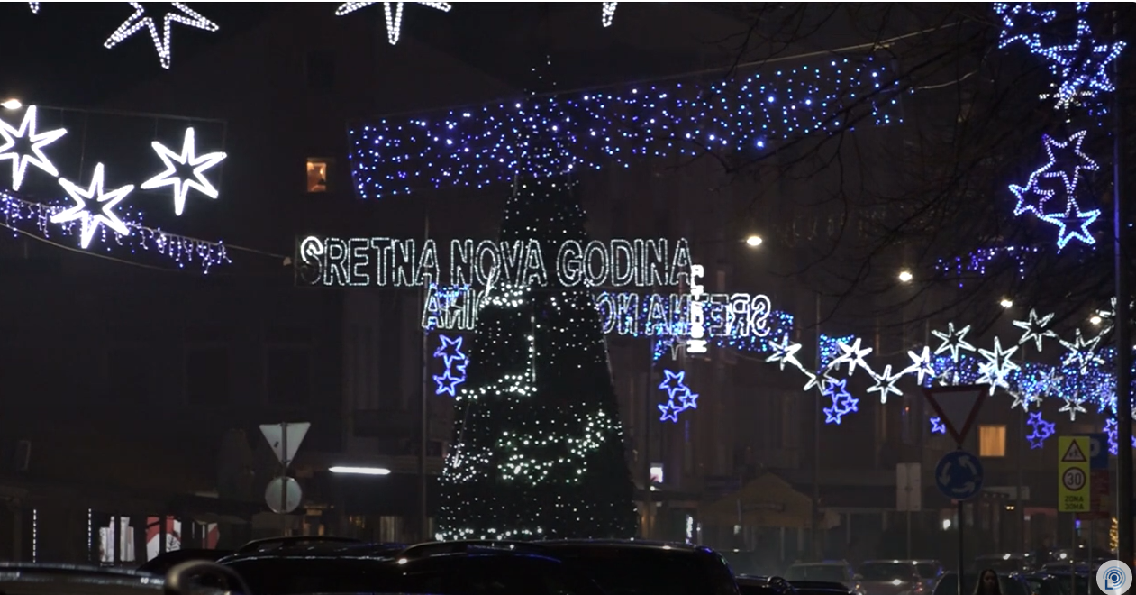Grad Lukavac zablistao u prazničnom ruhu (VIDEO) - RTV Lukavac