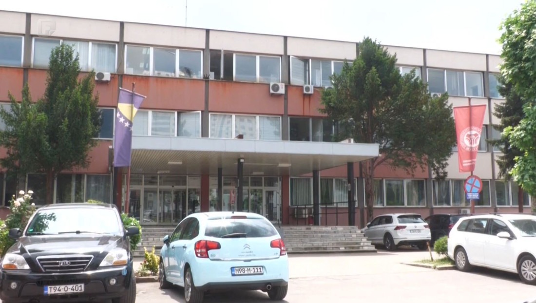 Univerzitet u Tuzli objavio drugi upisni rok, slobodno još 356 mjesta - RTV Lukavac